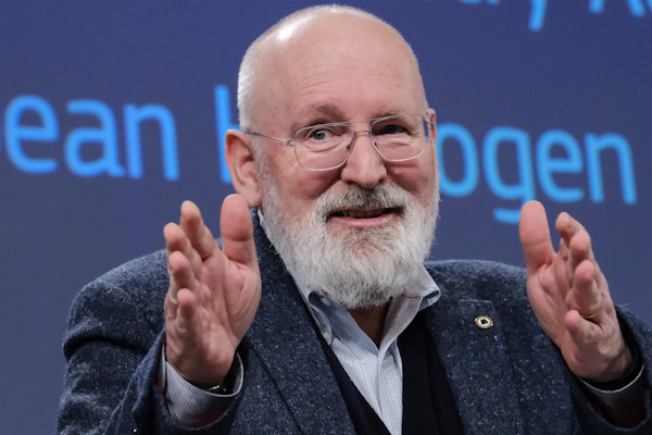 Frans Timmermans dolblij met gelijkspel in EU: Frans Timmermans dolblij met gelijkspel in EU: