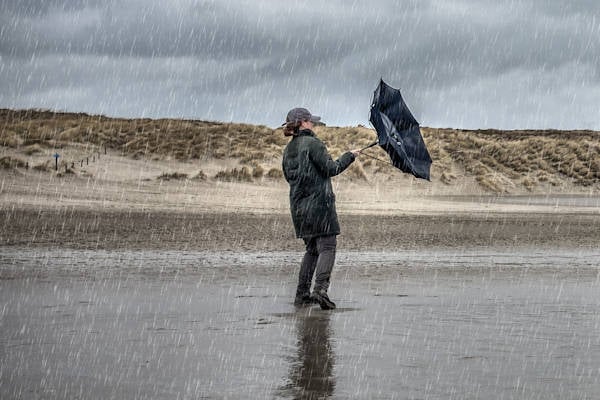 STORMWAARSCHUWING: "Blijf in godsnaam binnen!"